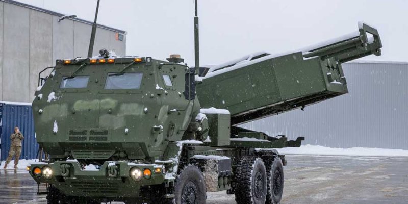 Les équipages HIMARS font la démonstration de leurs capacités et s'entraînent avec les alliés de ...